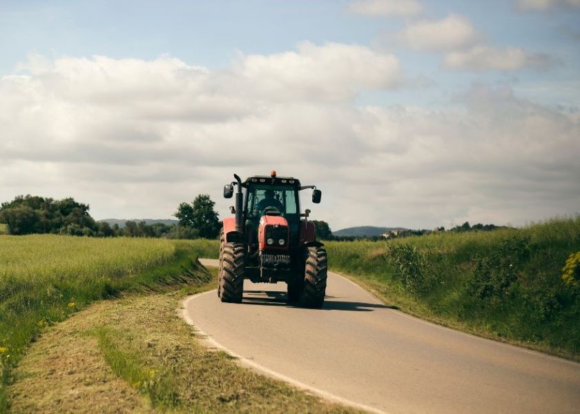 10 Reasons Why Drivers Need to Stay Alert in Rural Areas | Pork Business
