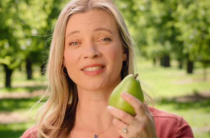 USA Pears celebrates harvest start with new celebrity spokesperson ...