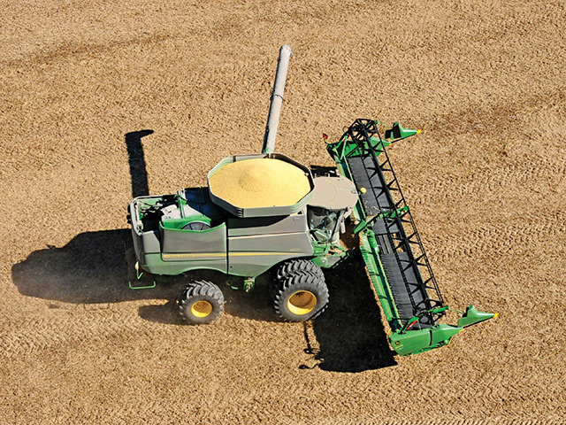 Draper Platforms: Belt Speed Controls Even Feeding | AgWeb